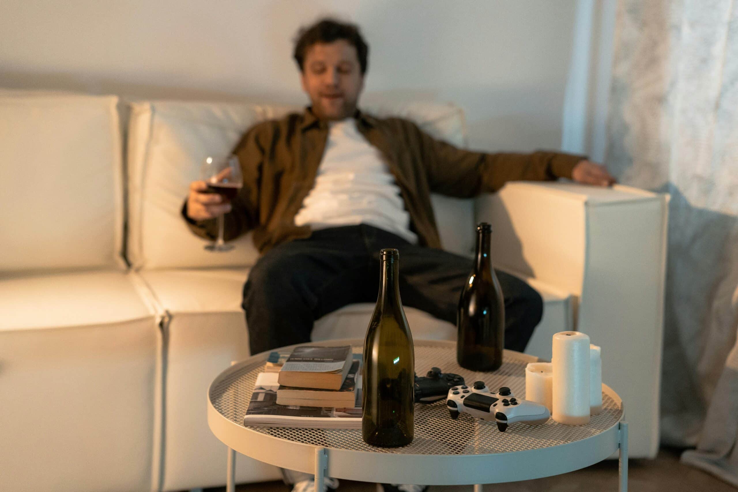 The Complex Relationship Between Alcohol and Depression - ReachLink