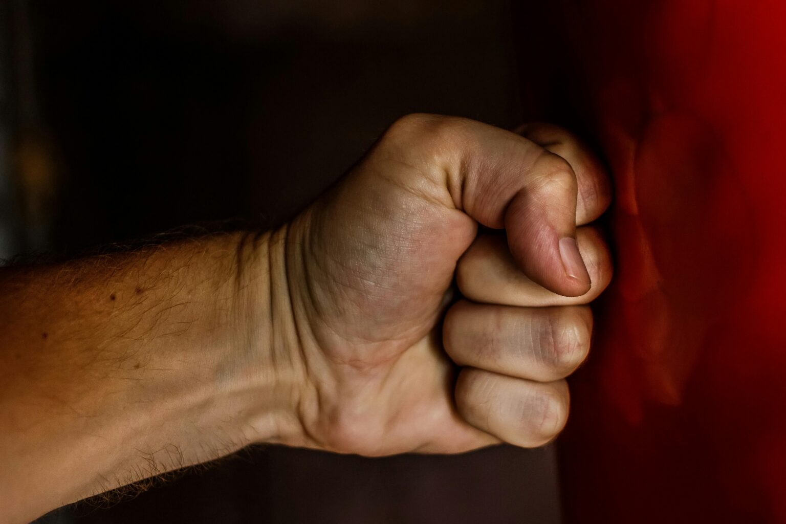 Angry Body Language: Signs to Watch and How to Respond