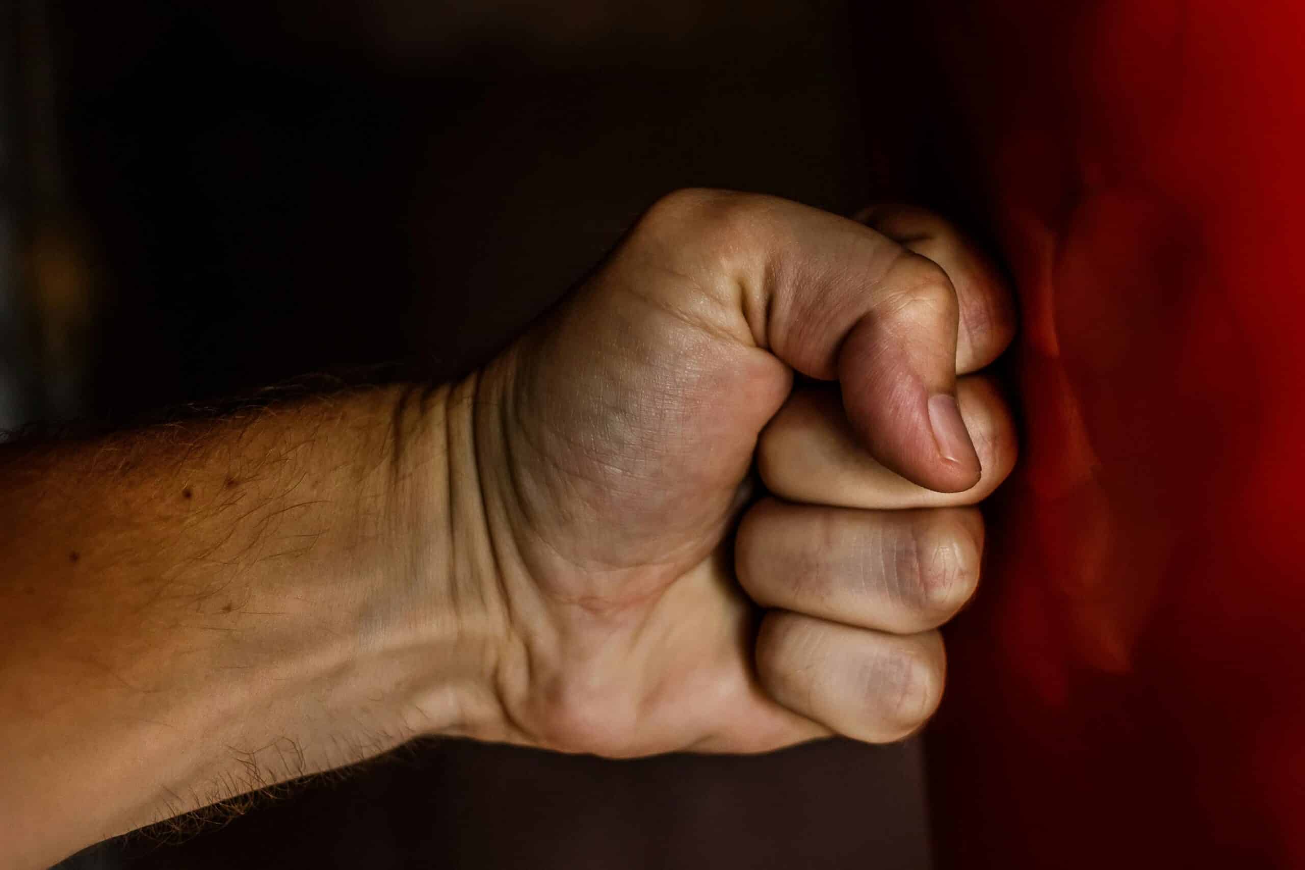 Angry Body Language: Signs to Watch and How to Respond
