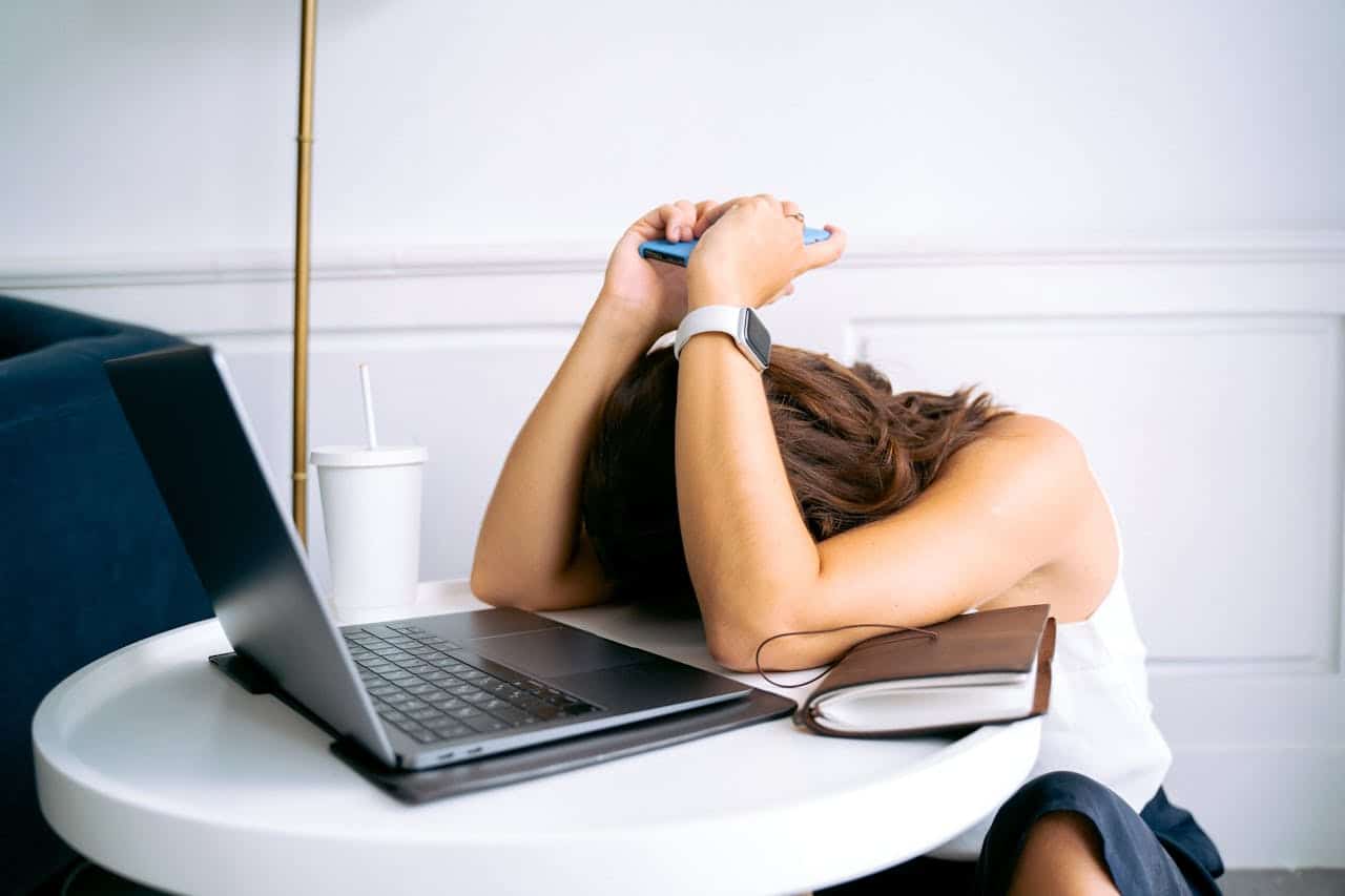 Digital Burnout: Why Constant Screens Exhaust You