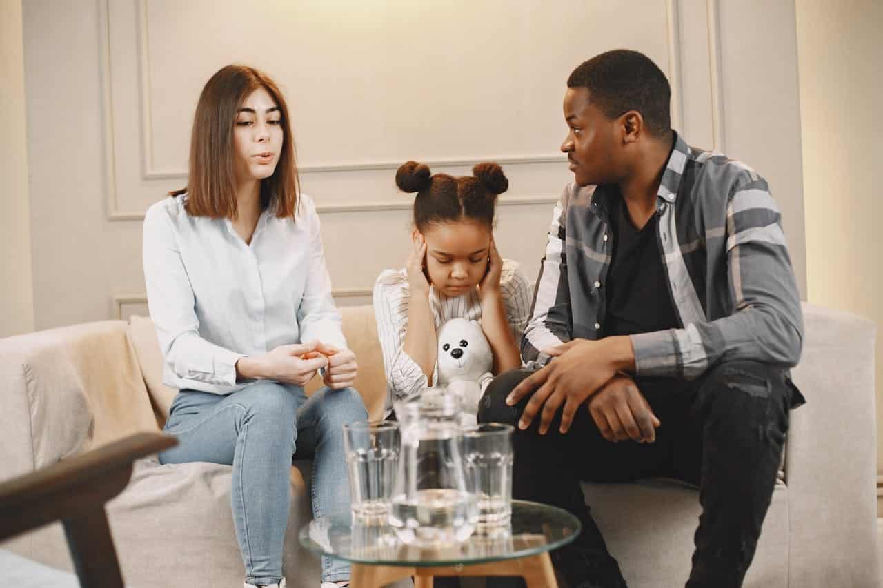 La triangulation au sein des familles : quand les parents utilisent ...